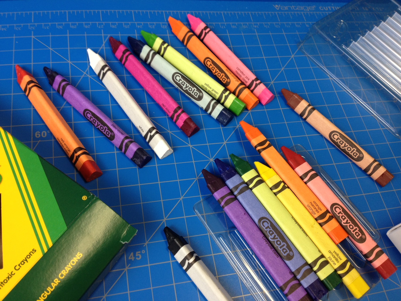 Review – Crayola Triangular Crayons | Art Supply Critic